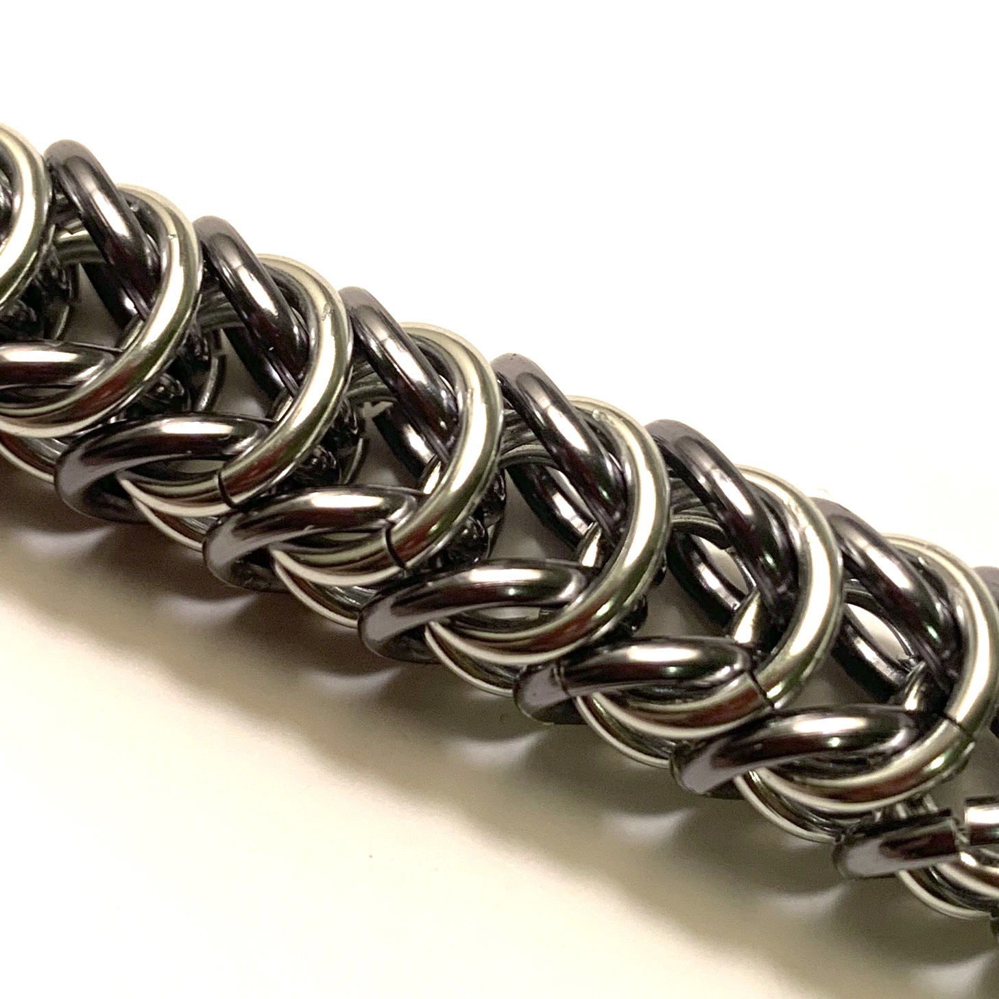 Chainmaille Box Chain and Trapped Bead Chain – The Skillful Meeple