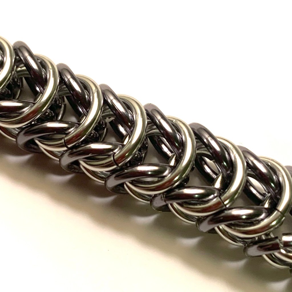 Chainmaille Box Chain and Trapped Bead Chain – The Skillful Meeple