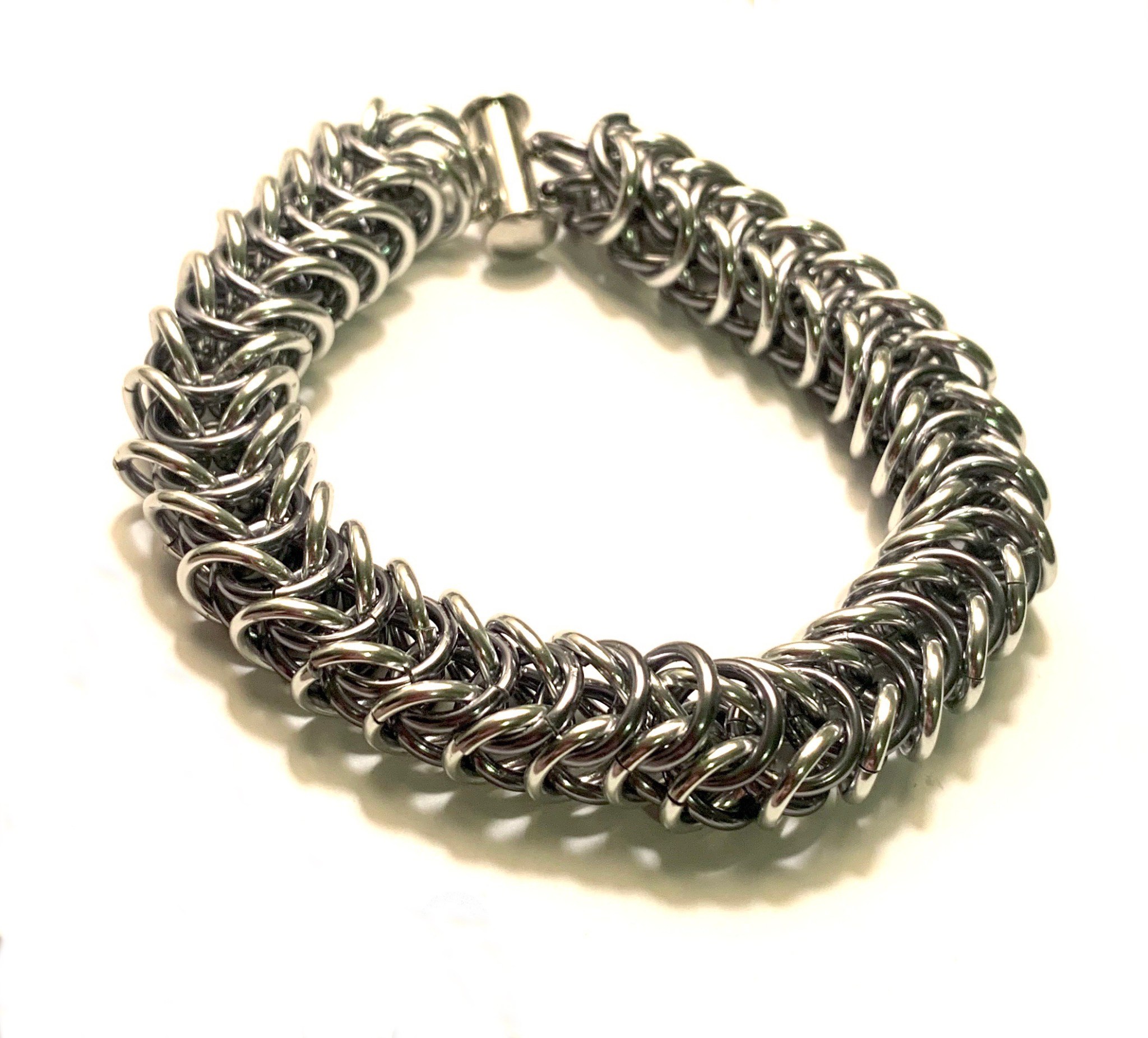 Chainmaille Box Chain and Trapped Bead Chain – The Skillful Meeple