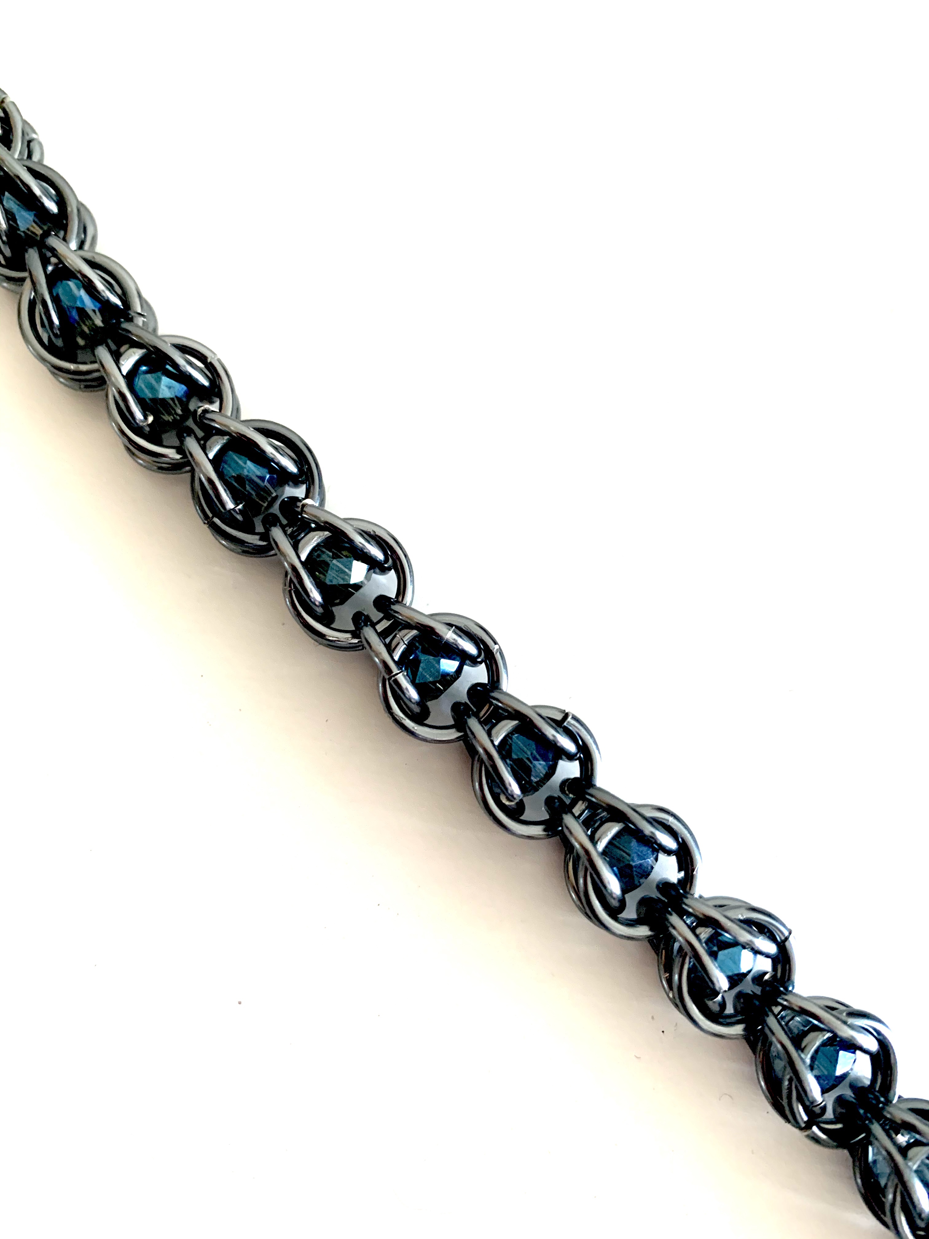 Chainmaille Box Chain and Trapped Bead Chain – The Skillful Meeple