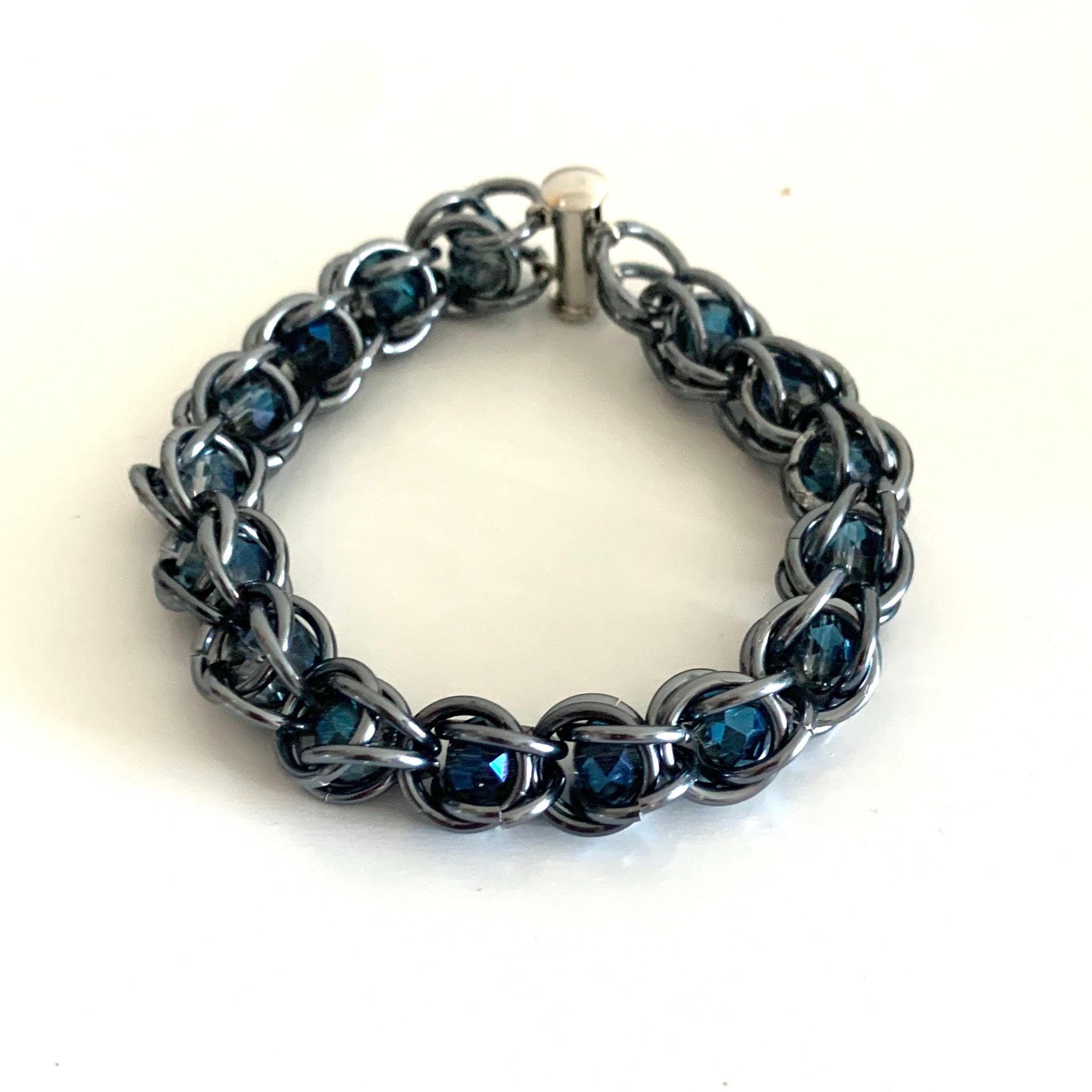 Chainmaille Box Chain and Trapped Bead Chain – The Skillful Meeple