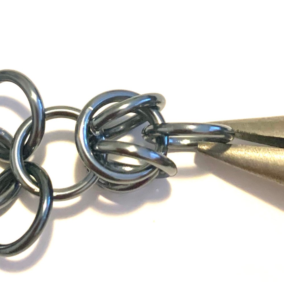 Chainmaille Box Chain and Trapped Bead Chain – The Skillful Meeple